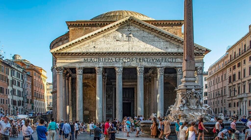 The door of the Pantheon is one of the oldest preserved in the world ...