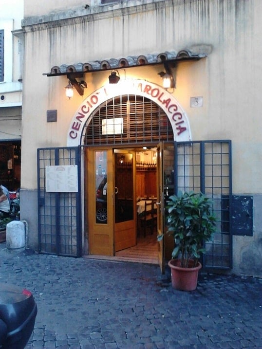 In Rome there is a "particular" restaurant - Italy Rome Tour