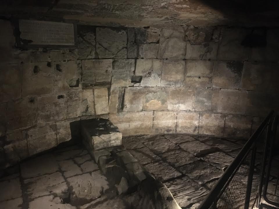 Underground Rome. With a group of speleologists to discover the subsoil ...