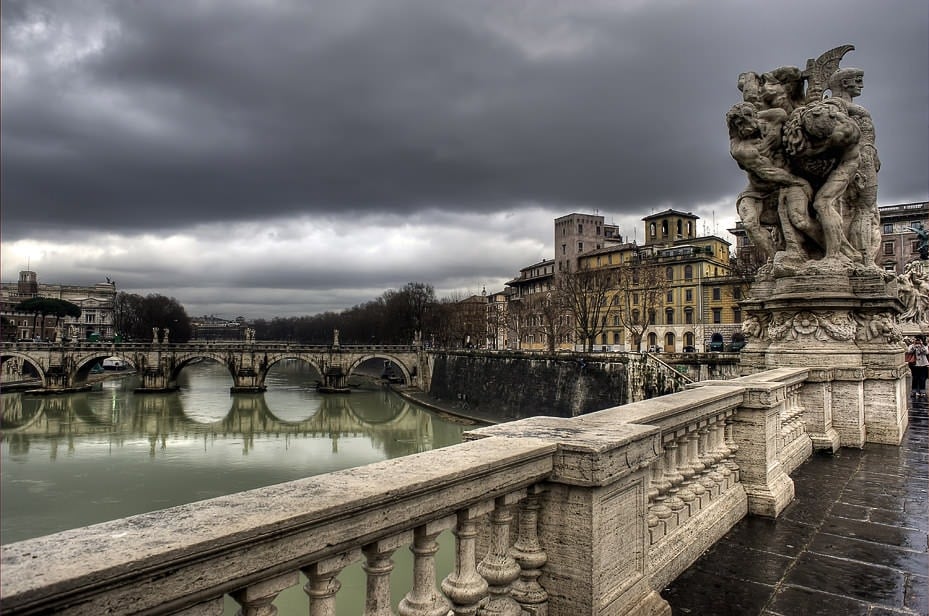 Rome Bridges: the passage between past and present - Italy Rome Tour