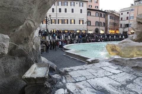A legend about love is also linked to the Trevi Fountain - Italy Rome Tour